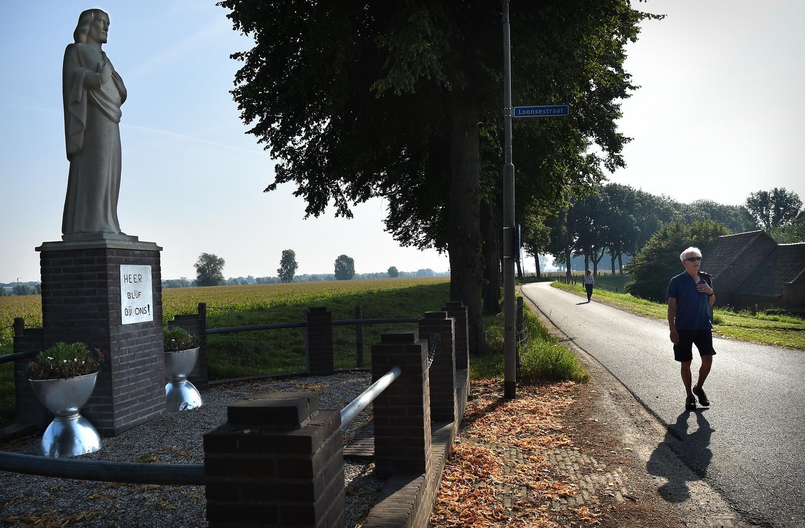 Religieus of niet, pelgrimeren is in | de Volkskrant