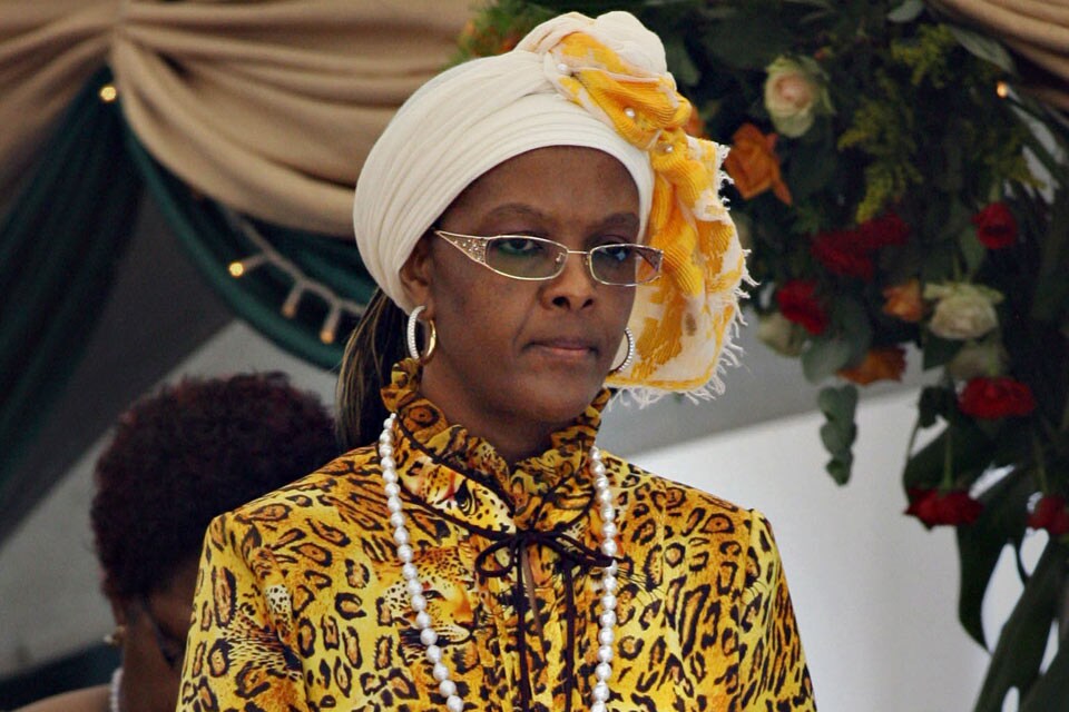 Grace Mugabe niet vervolgd voor aanval journalist | de Volkskrant