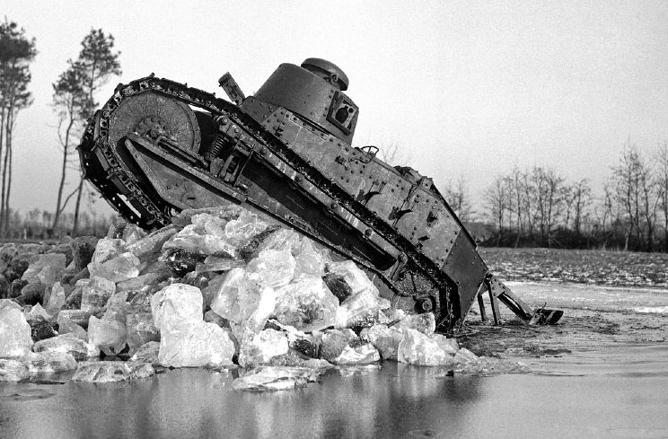 10 mei 1940: Het enige tankje bleef in de kazerne | de Volkskrant