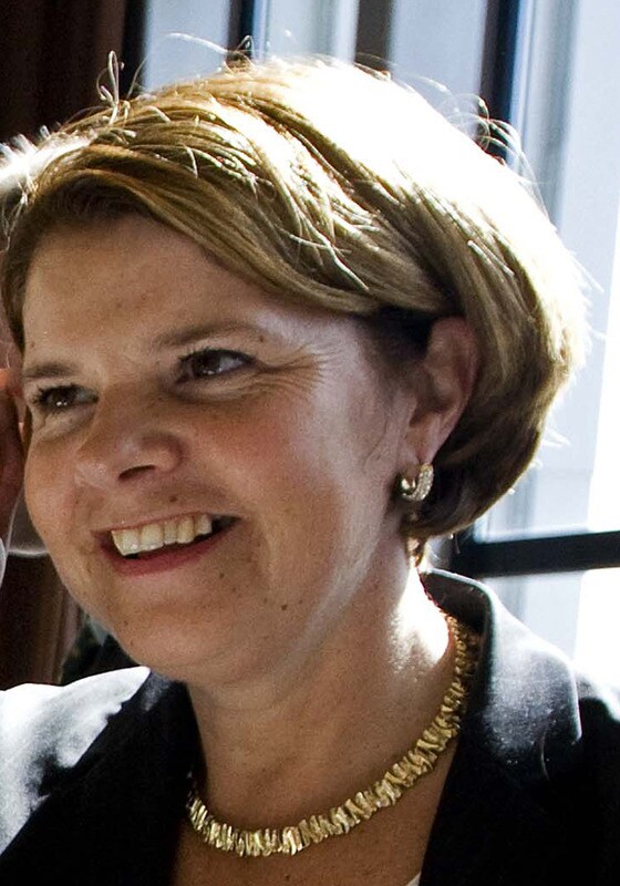 Van Bijsterveldt definitief minister van Onderwijs | de Volkskrant