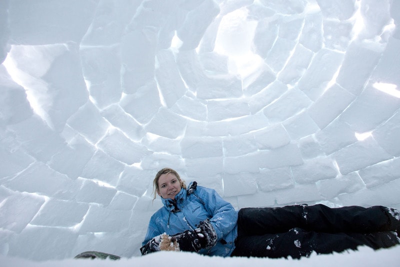Zo bouw je zelf een iglo | de Volkskrant