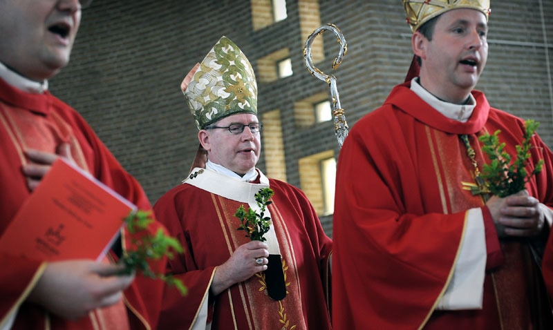 Professoren: Aartsbisschop Eijk moet opstappen | de Volkskrant