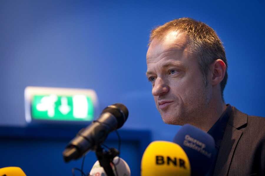 Staatssecretaris Co Verdaas treedt af om declaratiezaak | de Volkskrant Staatssecretaris Co Verdaas treedt af om declaratiezaak | de Volkskrant