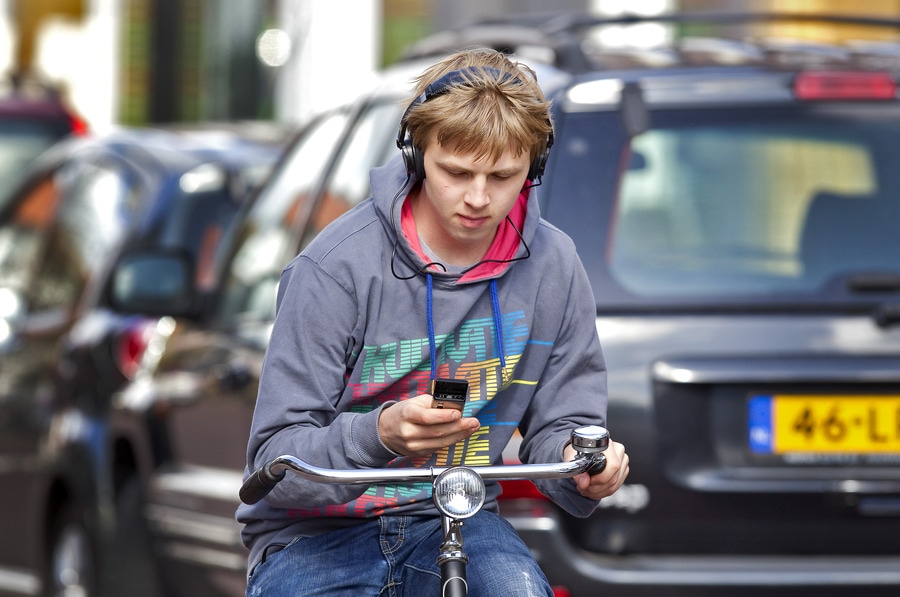 'Internetverslaving? Jongeren kunnen het prima, gezellig samen offline ...