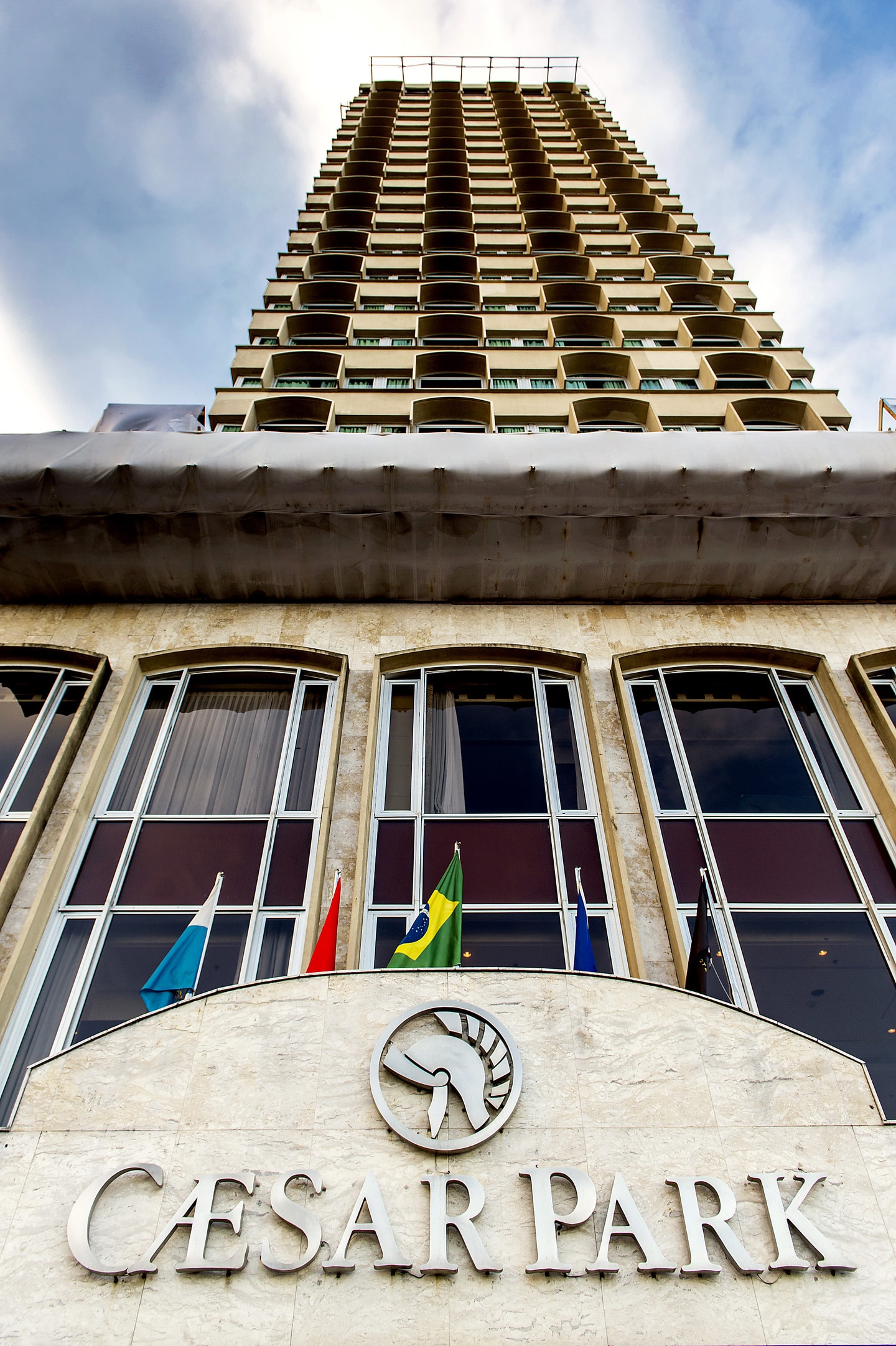 Waarom Oranje vandaag het Caesar Park Hotel verlaat | de Volkskrant