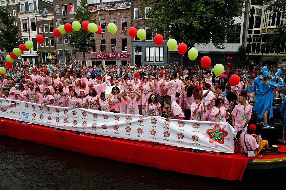 De eerste Marrokaanse Canal Parade Boot | de Volkskrant