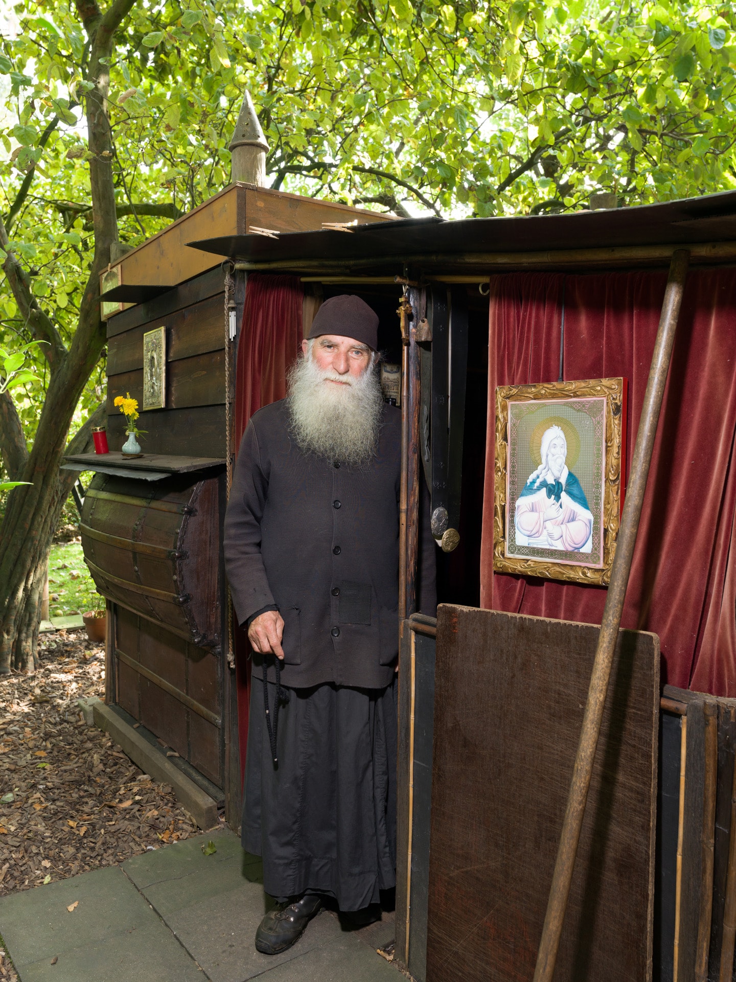 Van gevierd theatermaker naar kluizenaar: het verhaal van Jozef van den ...
