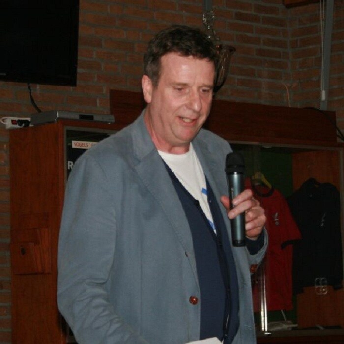 Hoe nieuws zich verspreidt: druk op Hiddink | de Volkskrant