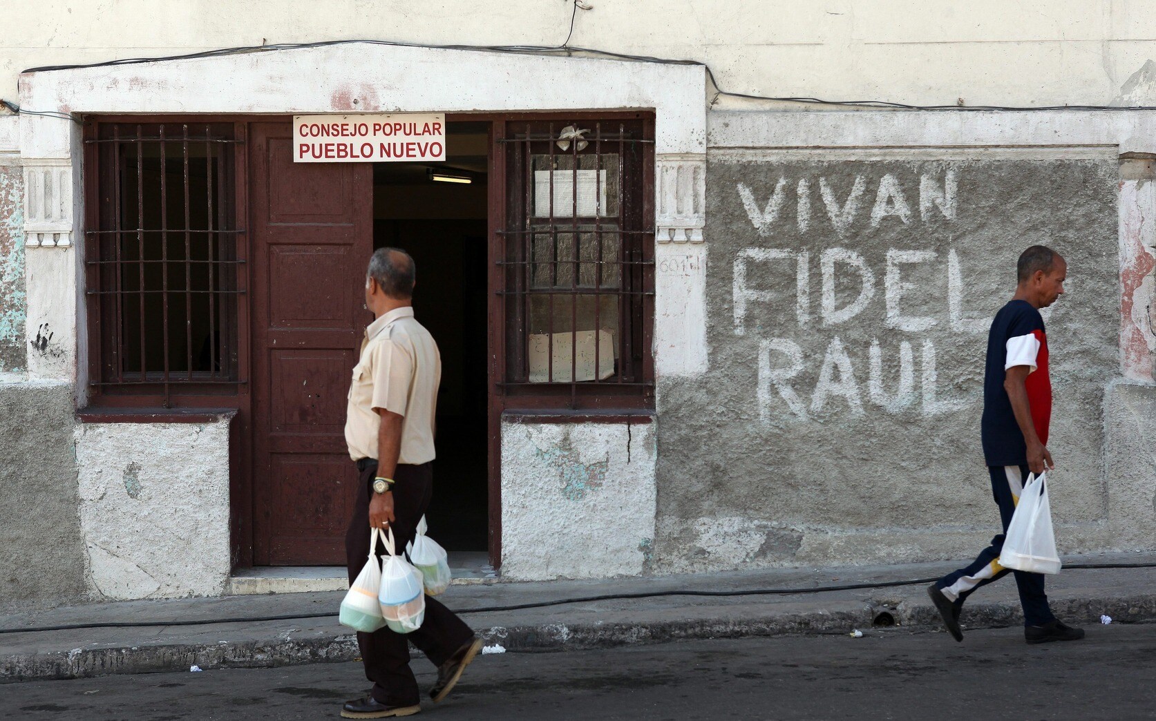 Reinaldo Escobar: 'Fidel Castro is politiek dood' | de Volkskrant