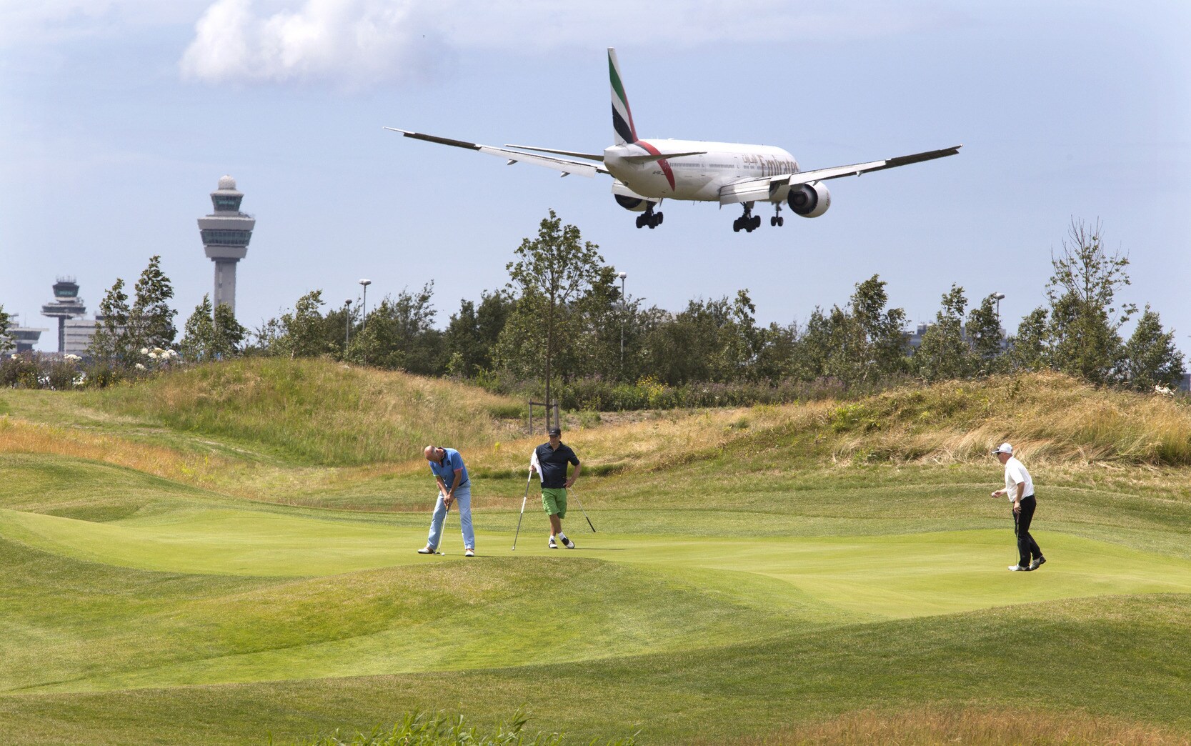 Schiphol: vier start- en landingsbanen tegelijk nodig | de Volkskrant