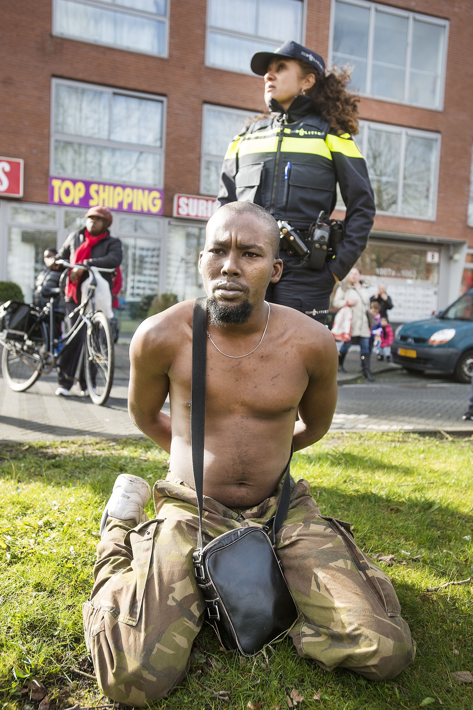 Liever op straat slapen dan bed, bad en brood | de Volkskrant