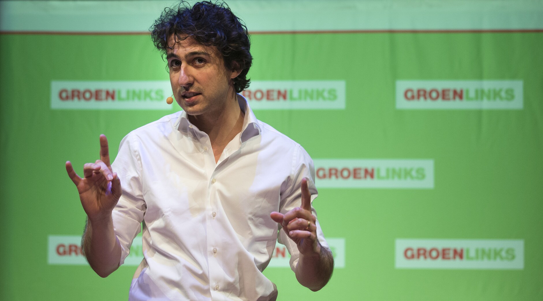 Hoe lang kan een democratie steunen op lege hulzen? | de Volkskrant