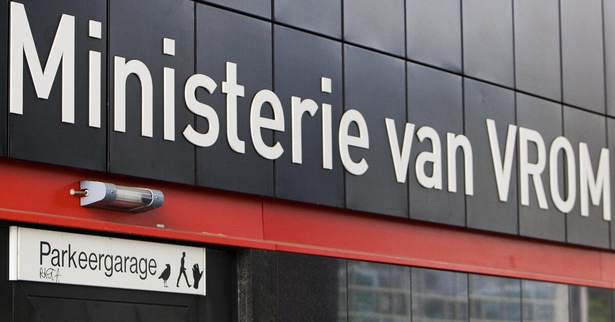 Brand in oude ministerie VROM onder controle | de Volkskrant