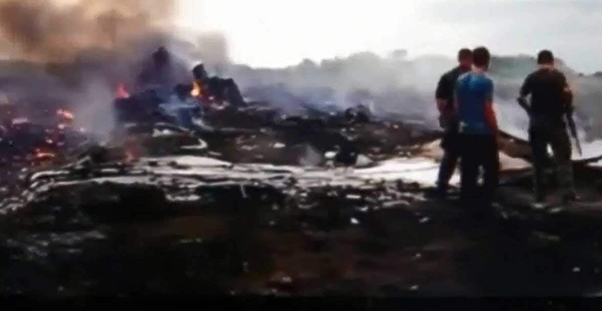'Nieuwe beelden' van vlak na de crash van MH17 | de Volkskrant