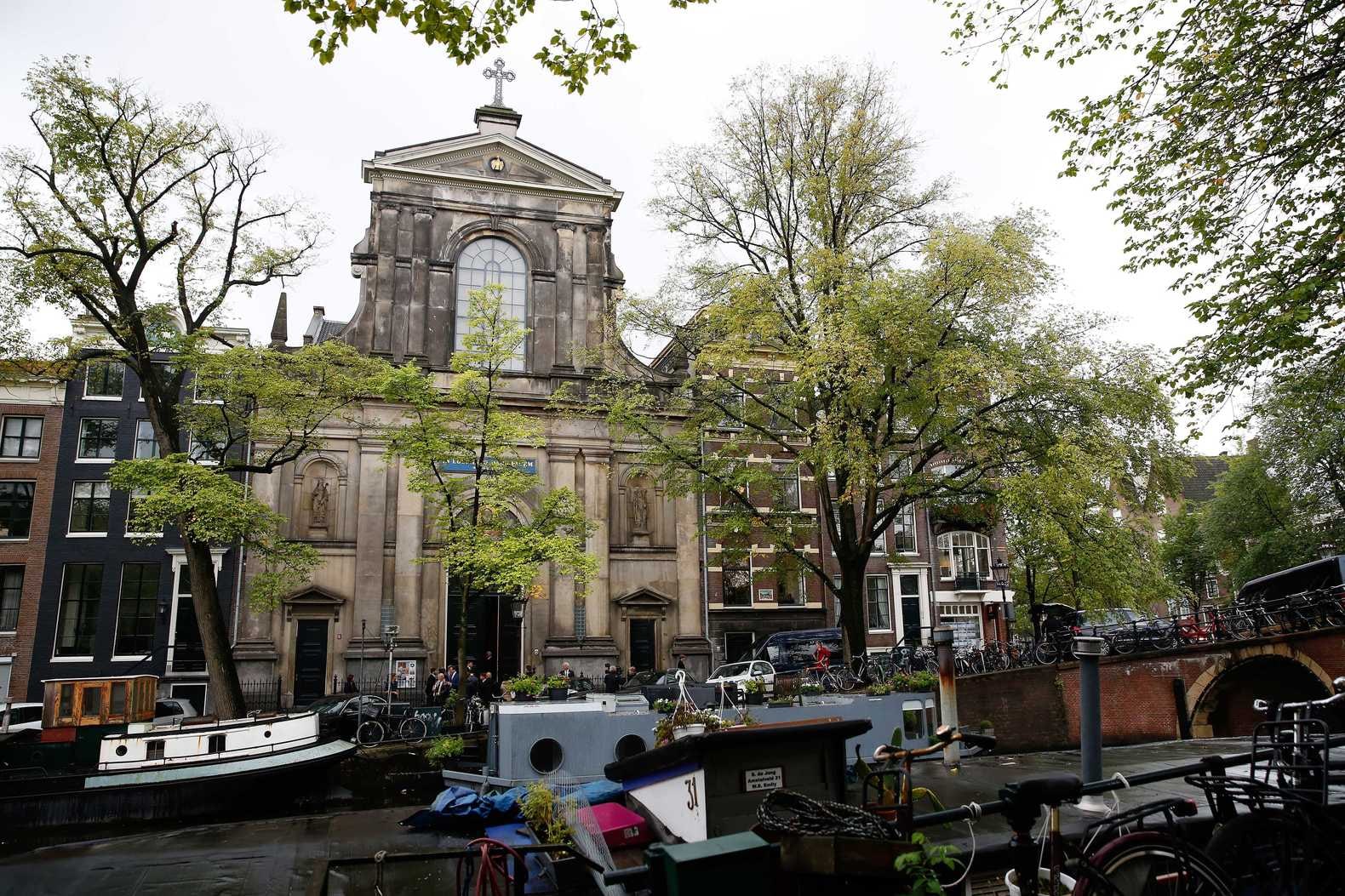 Zwagerman begraven in Bergen na afscheid in Amsterdam | de Volkskrant