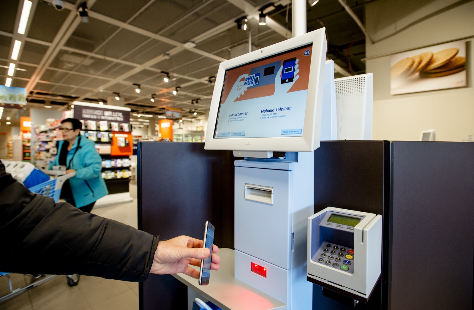 Albert Heijn opent eerste volledige zelfscan-supermarkt | de Volkskrant