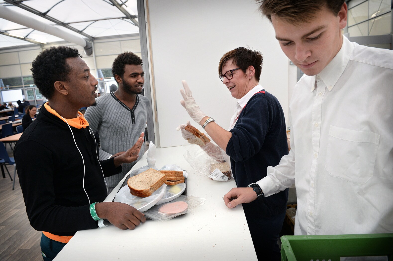 Hier werken? Dan moet je gouden hart hebben, omringd door prikkeldraad ...