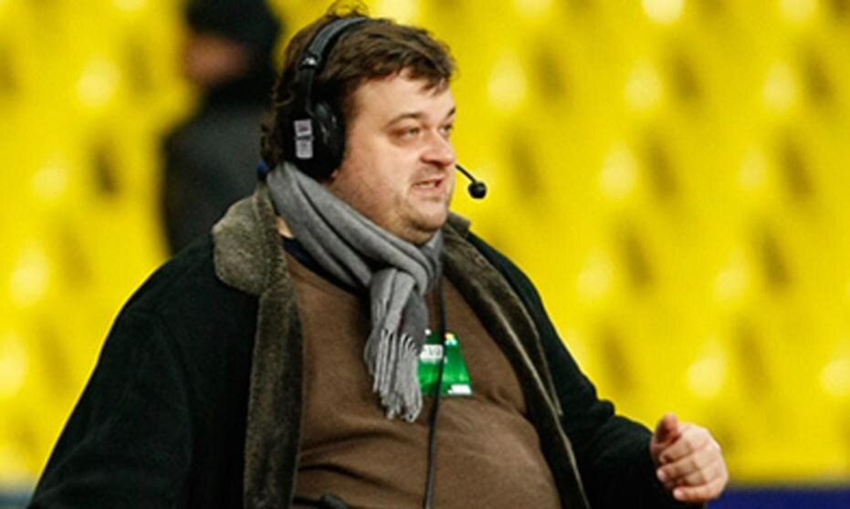 Tv-commentator ontslagen na dutje bij verslag voetbalwedstrijd | de ...