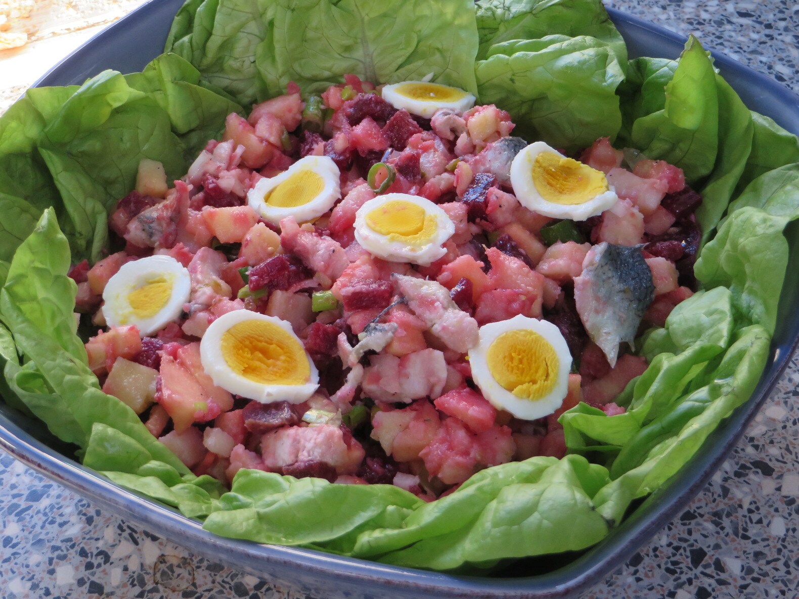 Hollandse haringsalade met bietjes | de Volkskrant