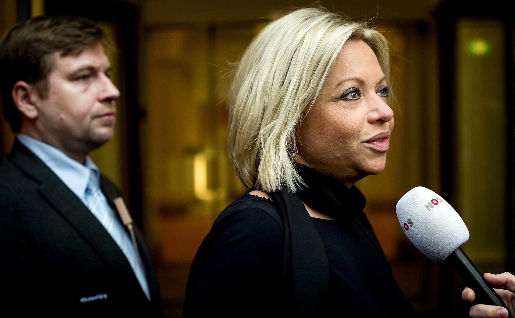 Minister Hennis: geen fraude bij ICT-aanbesteding Defensie | de Volkskrant