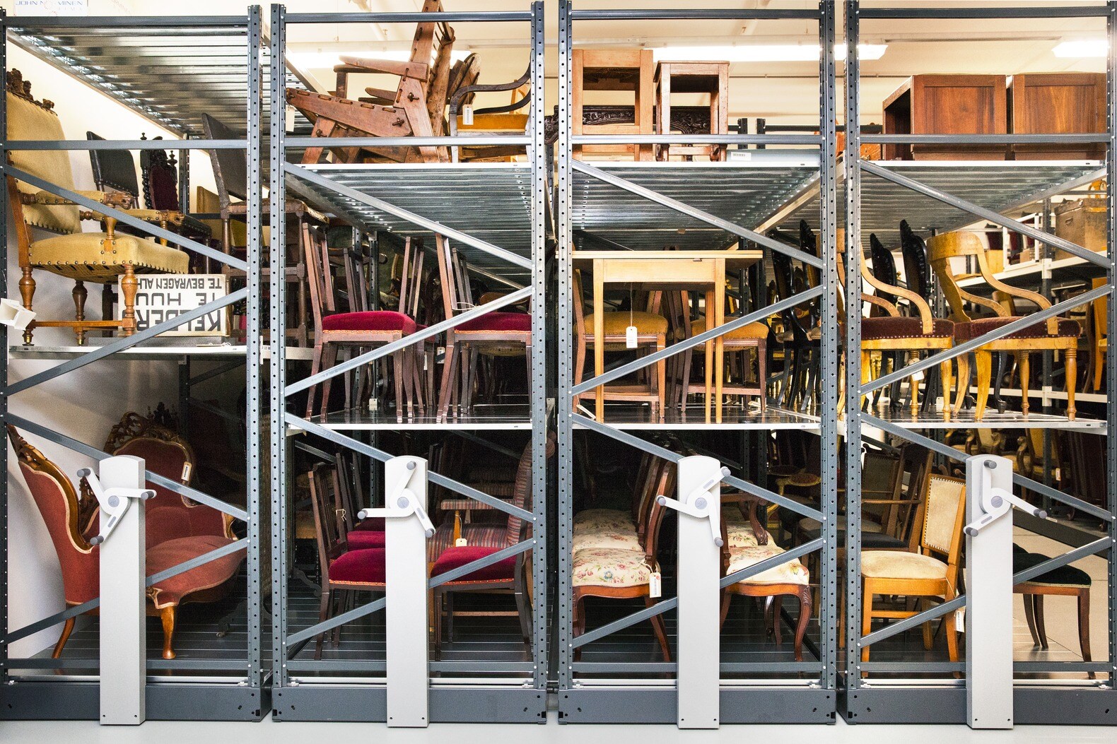 Tentoonstellen of het depot in? | de Volkskrant