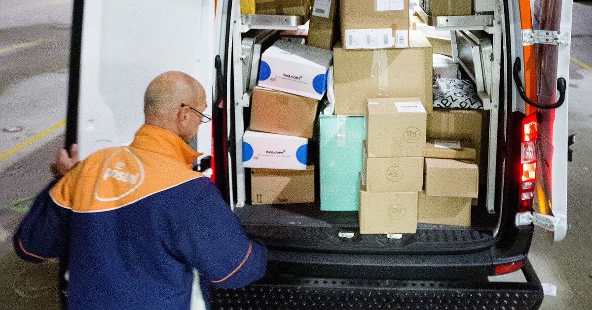 Alle nieuwe pakketbezorgers PostNL krijgen vast contract | de Volkskrant Alle nieuwe pakketbezorgers PostNL krijgen vast contract | de Volkskrant