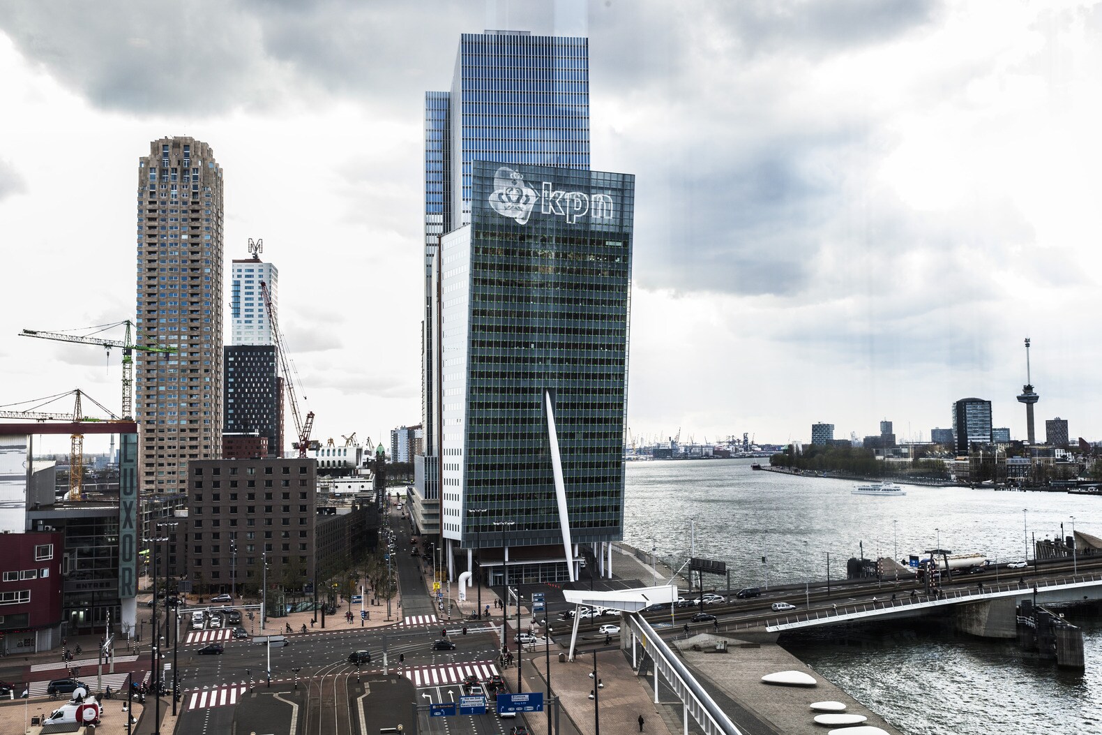 KPN voor 12,5 miljard euro in vizier van Amerikaanse en Zweedse ...