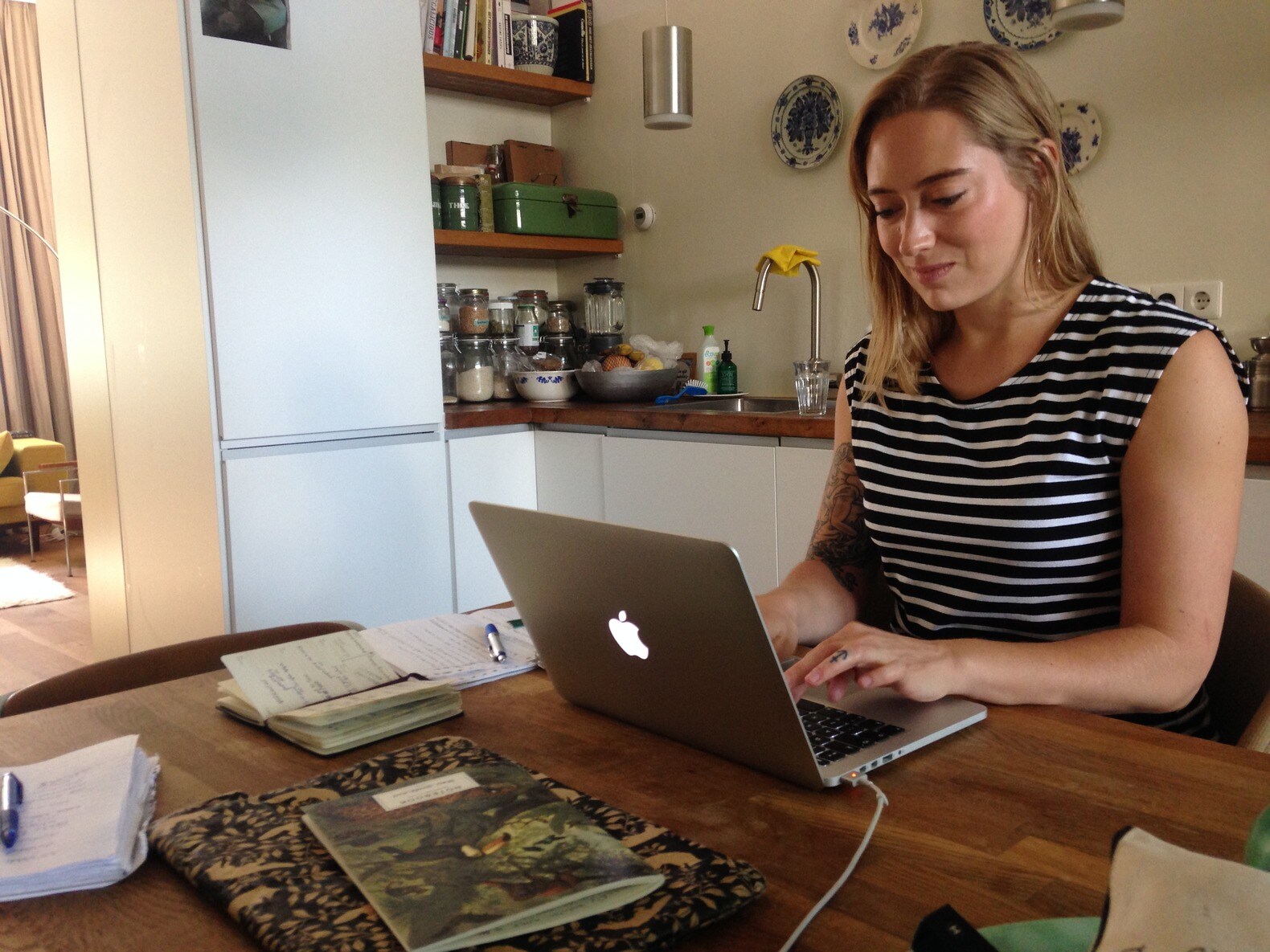 'Eigenlijk vind ik schrijven helemaal niet leuk' | de Volkskrant