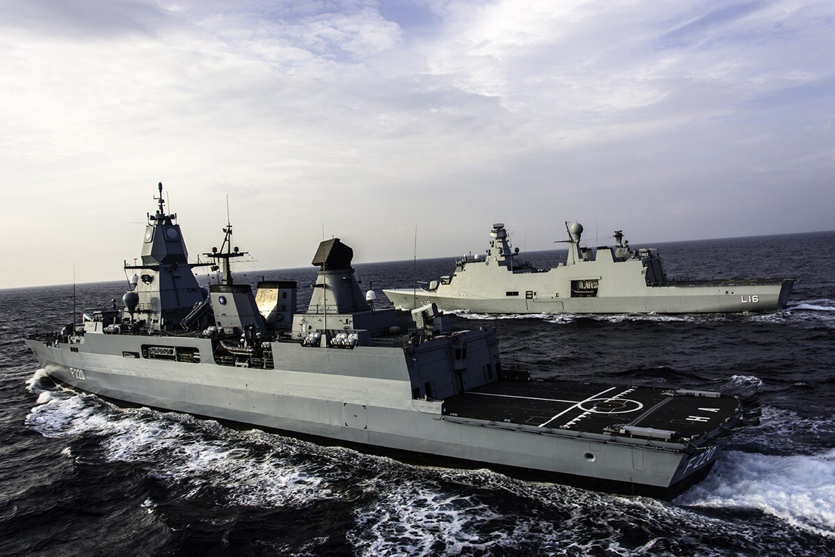 NAVO gaat EU helpen bij aanpakken mensensmokkelaars | de Volkskrant