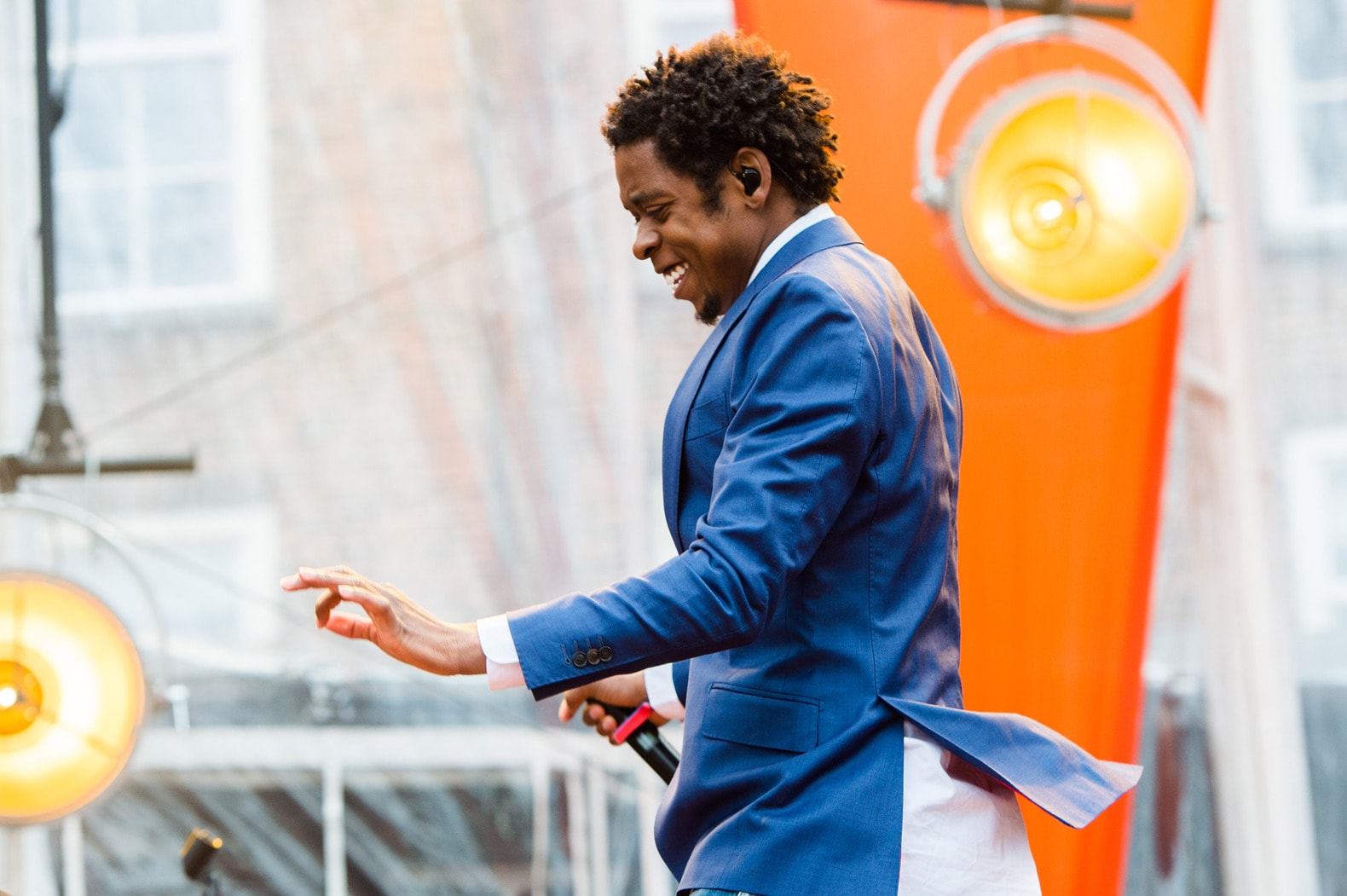 Rapper Typhoon is aangehouden. Hoe erg is dat? | de Volkskrant