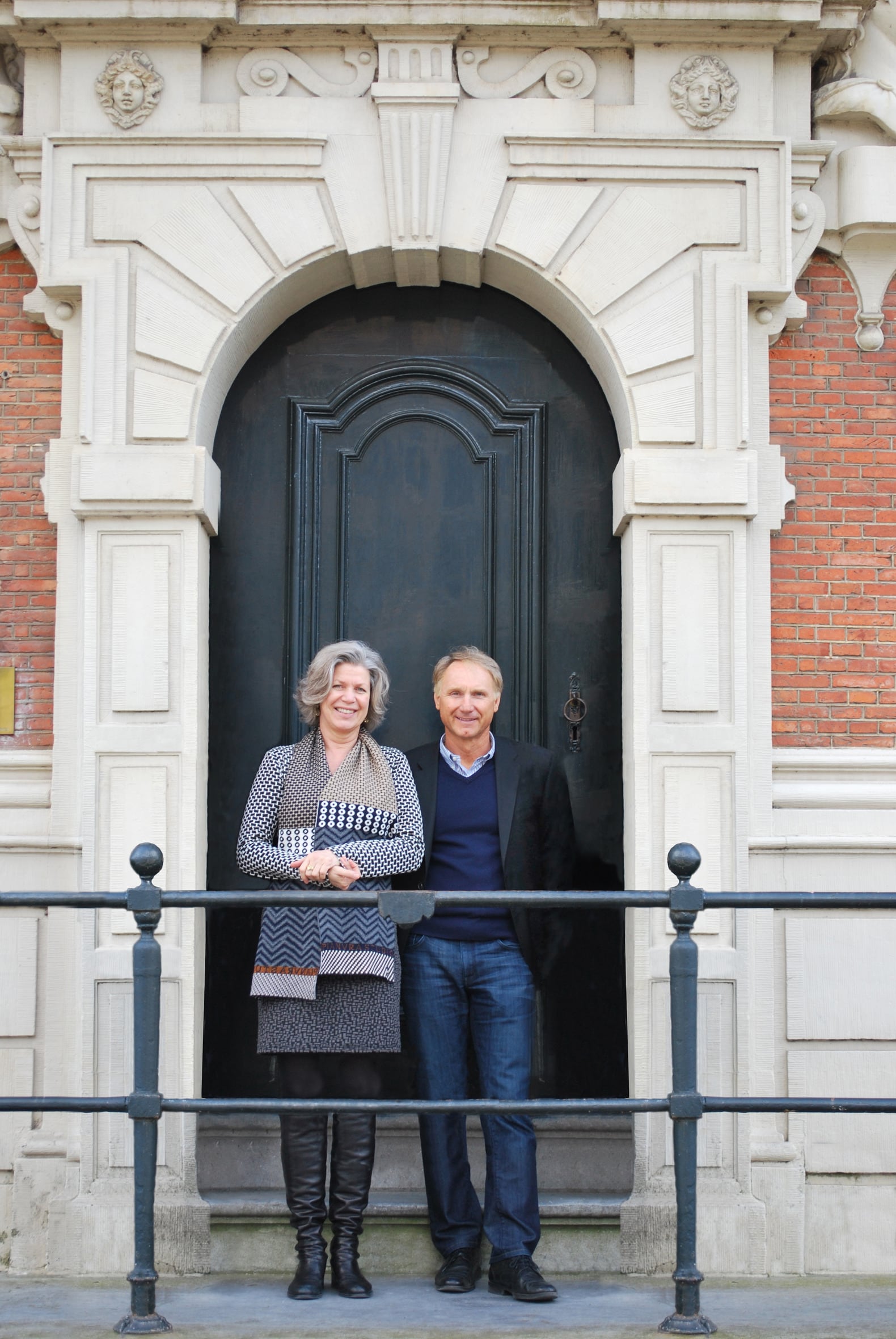 Dan Brown schenkt 300 duizend euro aan Amsterdamse Ritman Library | de ...