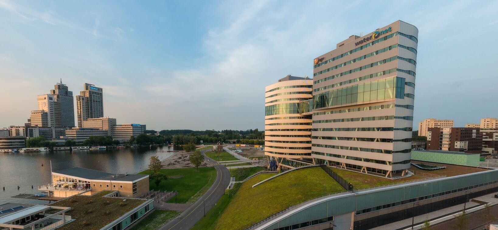Grote brand bij Waternet in Amsterdam | de Volkskrant