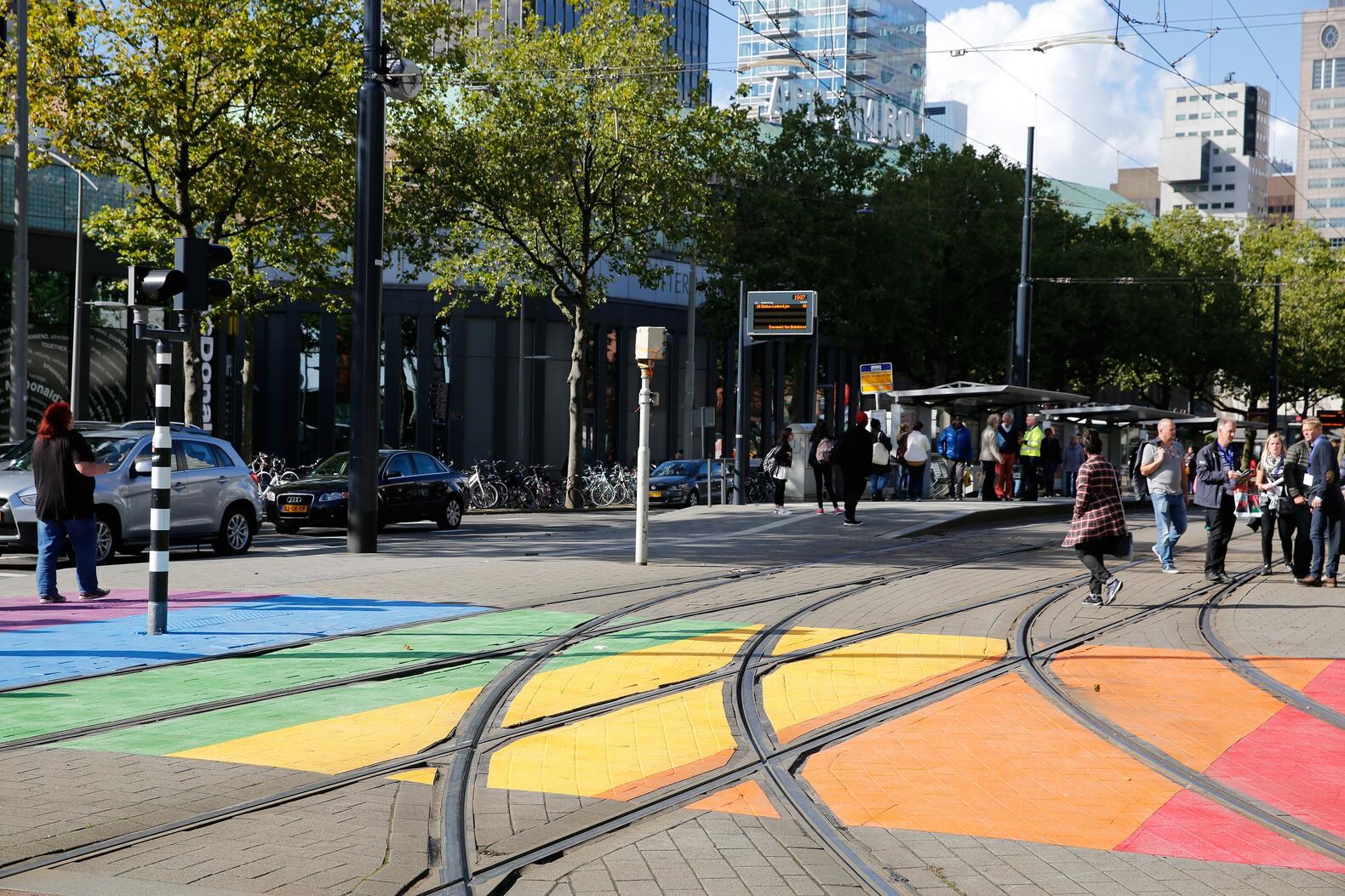 Verkeersborden zijn soms zó verwarrend, dat niemand er nog iets van ...