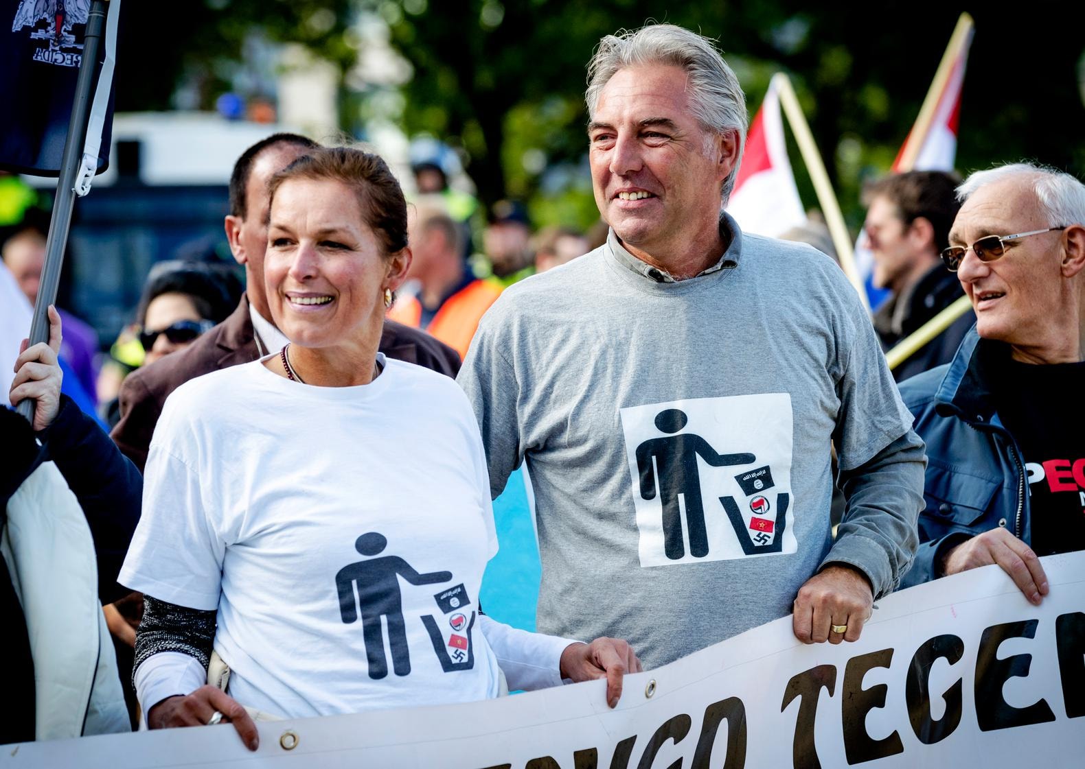 Geen boete Pegida-voorman voor hakenkruis bij demonstratie | de Volkskrant