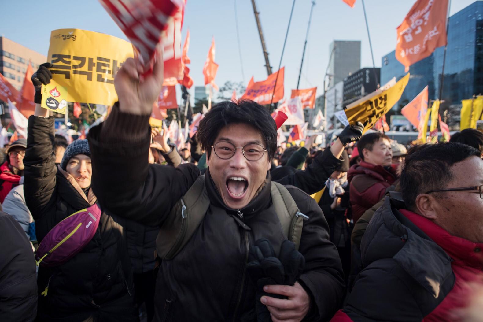 Waarom gingen 1,5 miljoen Koreanen de straat op? | de Volkskrant