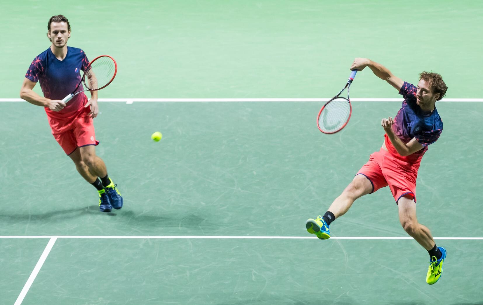 Dubbelaars Middelkoop en Koolhof winnen kwartfinale tennistoernooi in ...