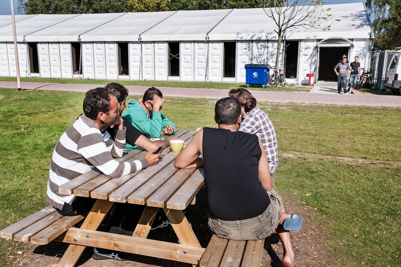 Burgemeester Kampen wil avondklok voor asielzoekers: 'Ook een stuk ...