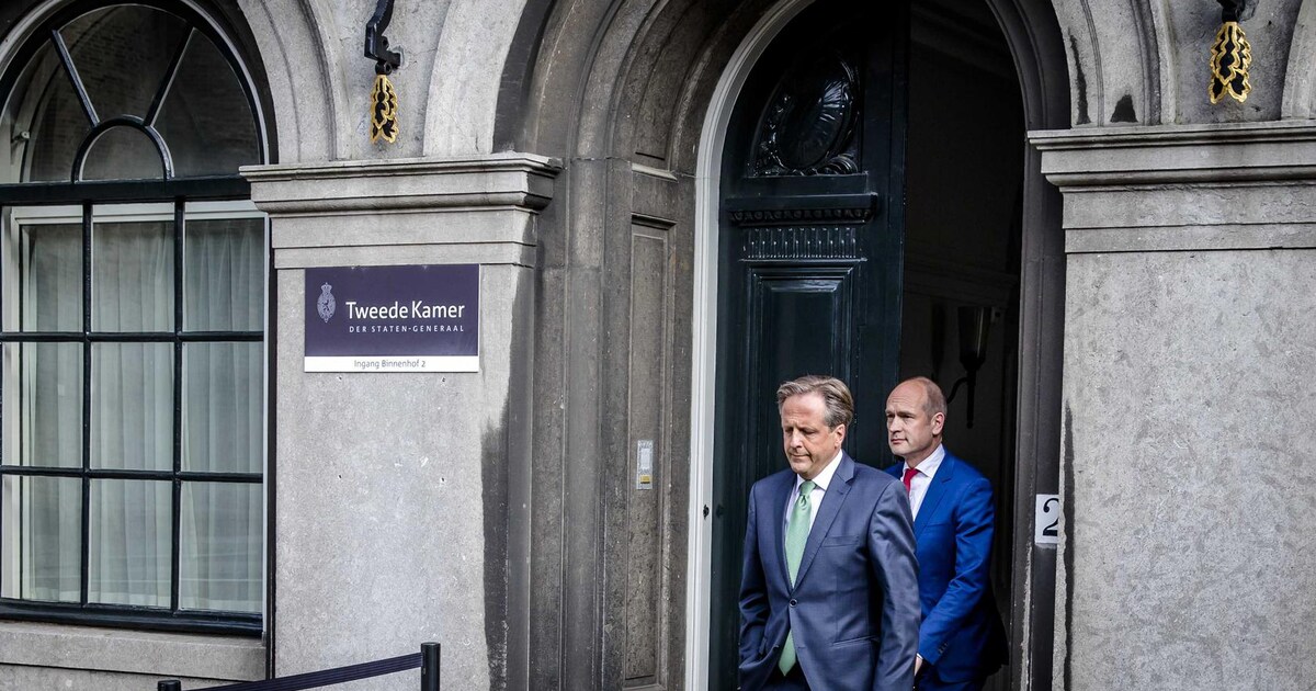 Wetend dat hij onmisbaar is, speelt Pechtold zijn machtspositie uit ...