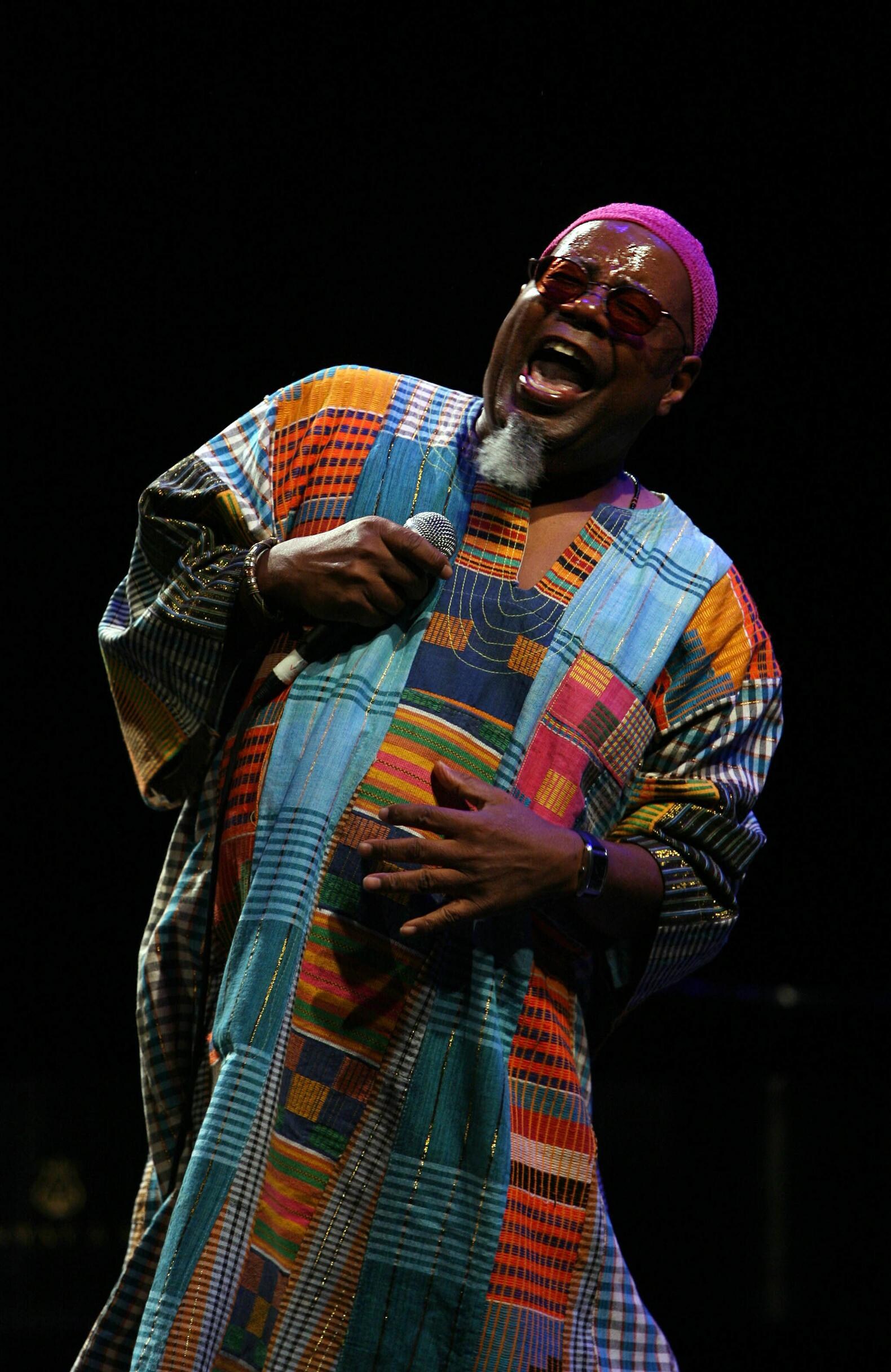 Dwight Trible laat prachtige diepe bariton horen | de Volkskrant