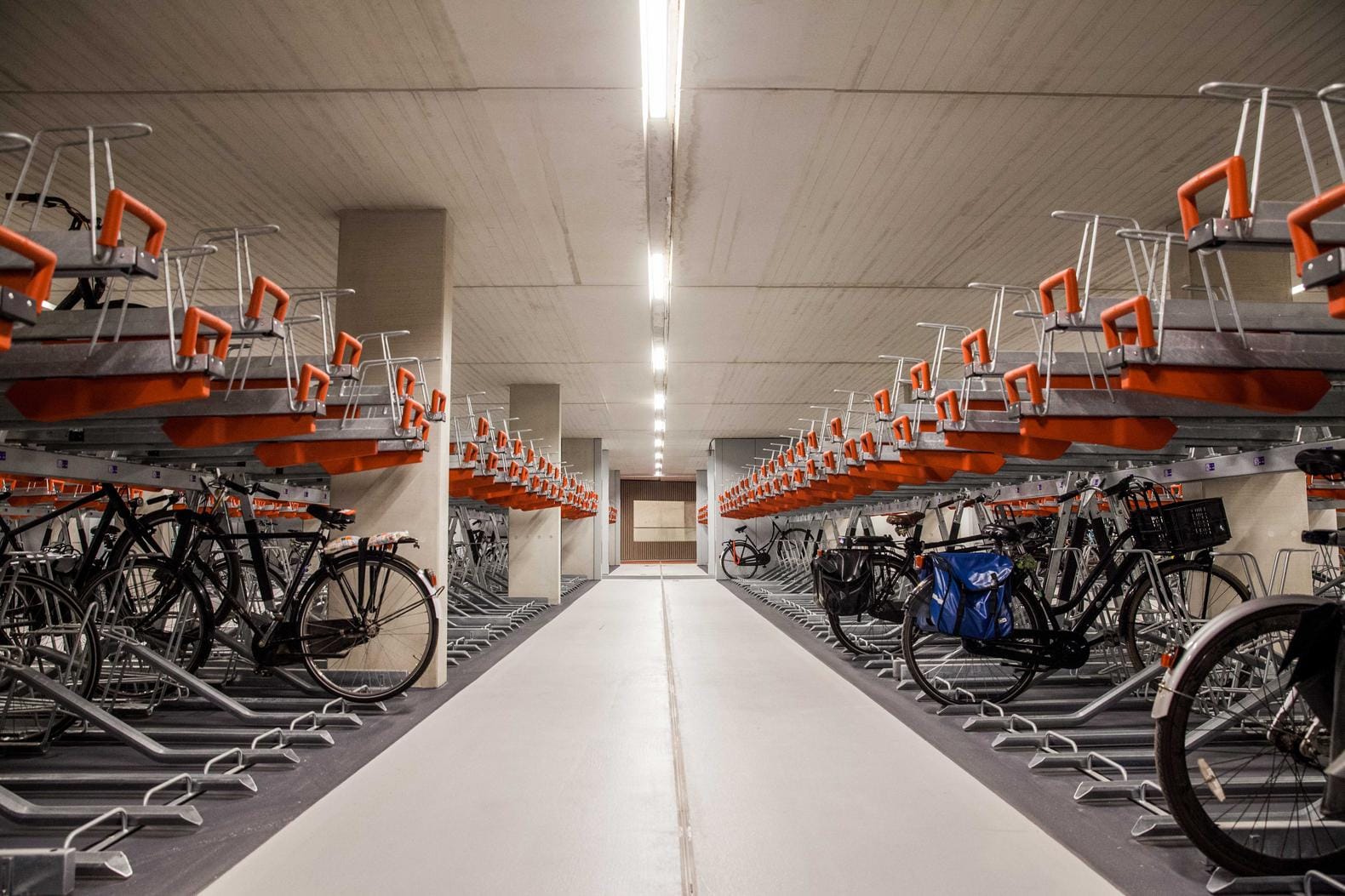 Grootste fietsenstalling van Nederland, volgend jaar van de wereld ...