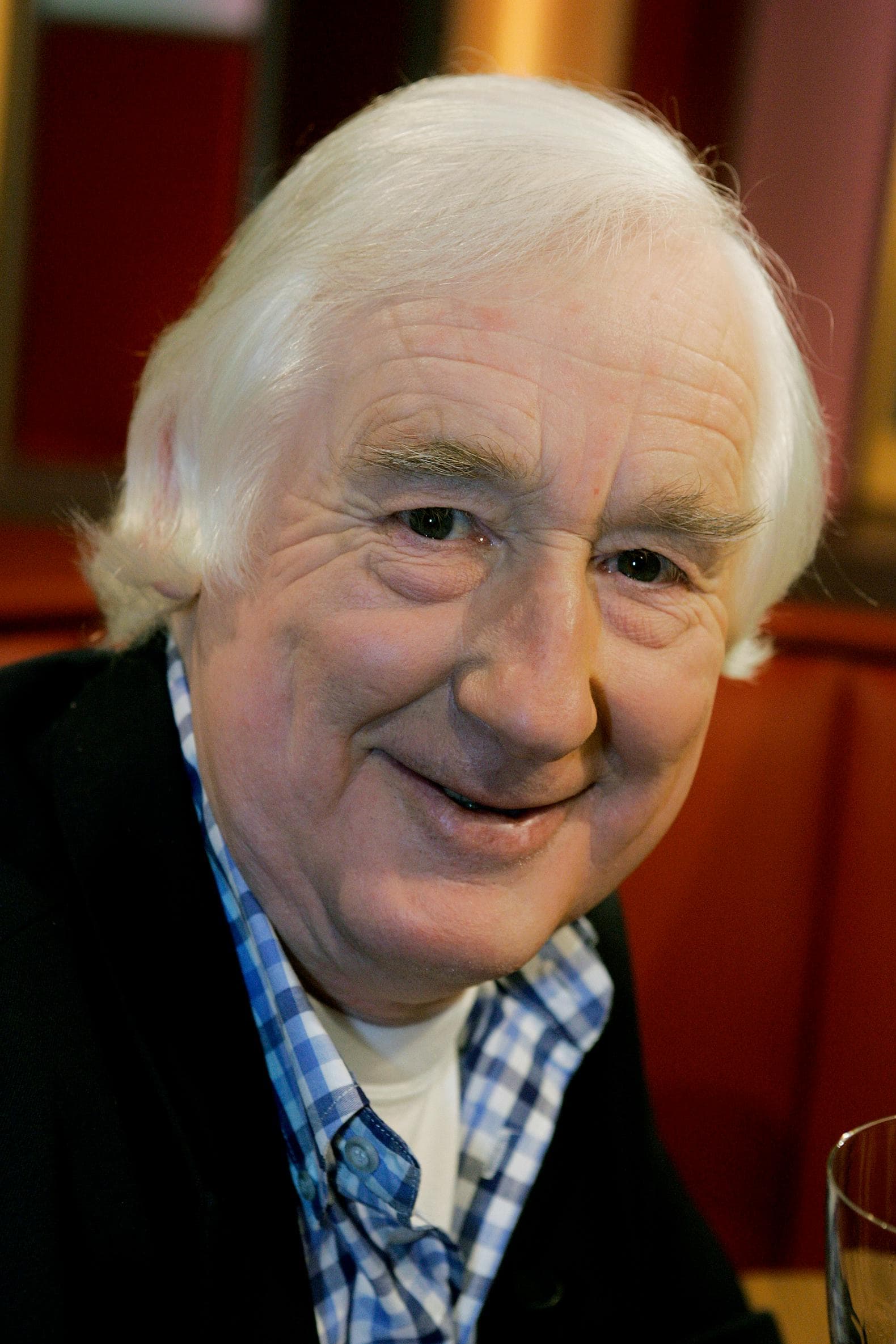 NCRV-legende Dick Passchier overleden - tv-man die steevast het ...