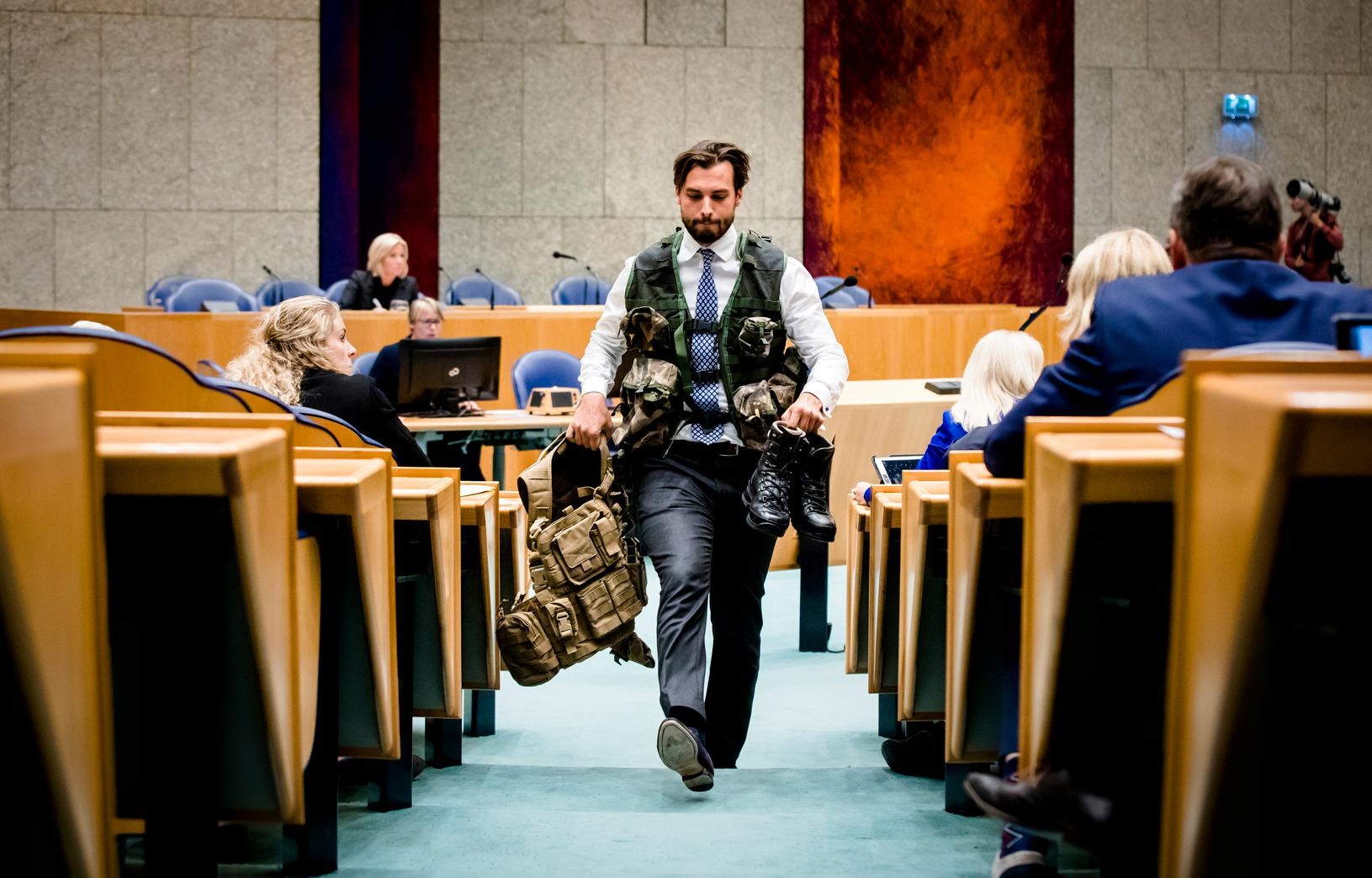 Baudet zat er niet ver naast: militairen vervangen hun uitrusting soms voor eigen spullen | de ...