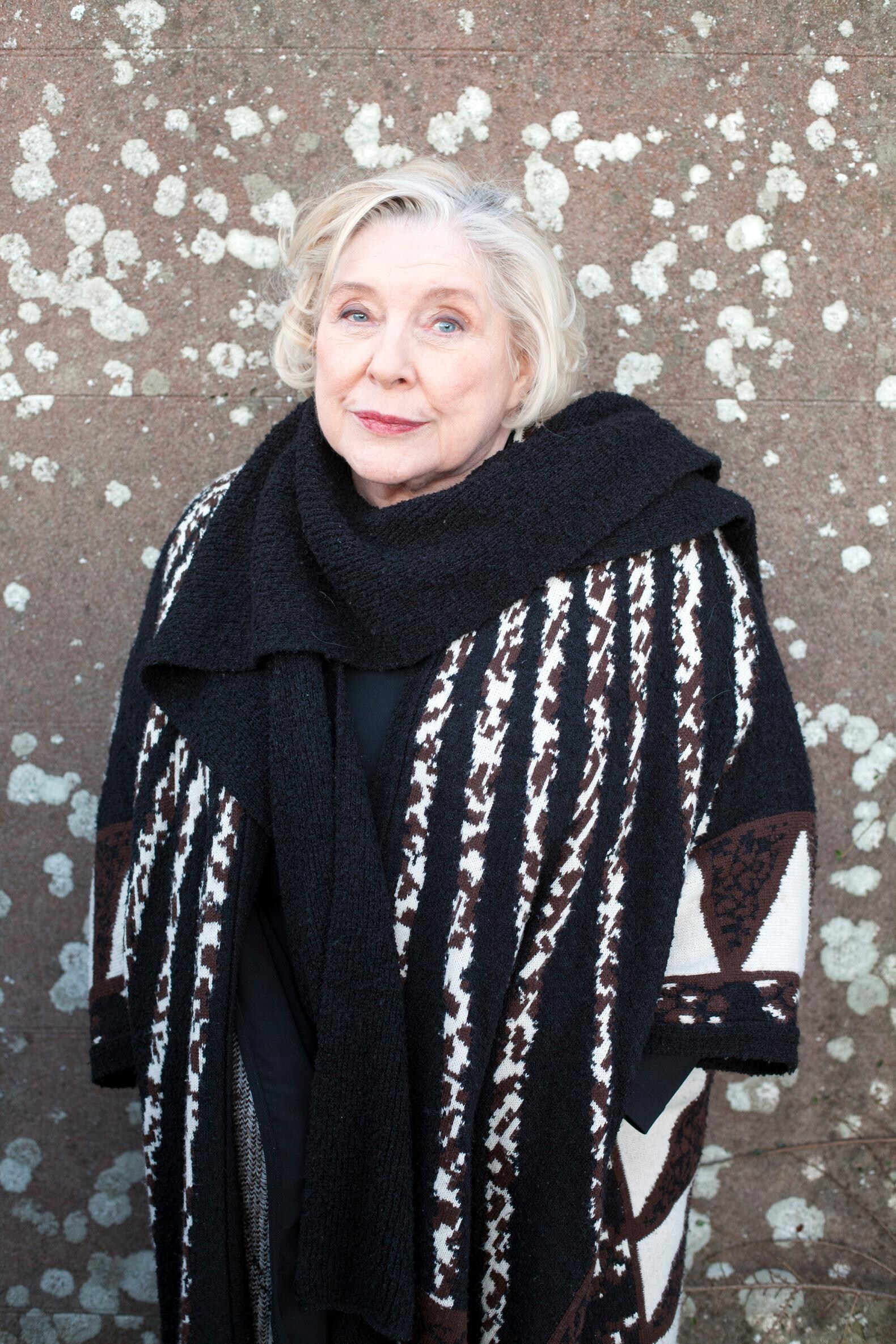 Feministisch boegbeeld Fay Weldon vindt jonge feministen hysterisch ...