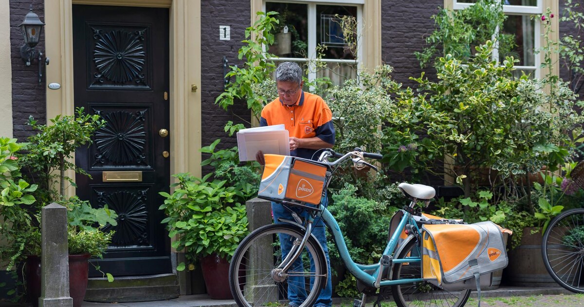 In de krimpende postmarkt blijft de toekomst van de postbode onzeker ...