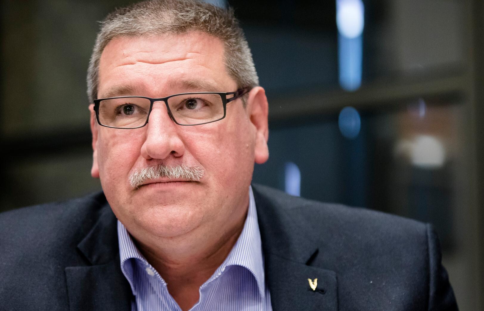 Deze brigadegeneraal trekt het boetekleed aan vanwege de verhalen over ...