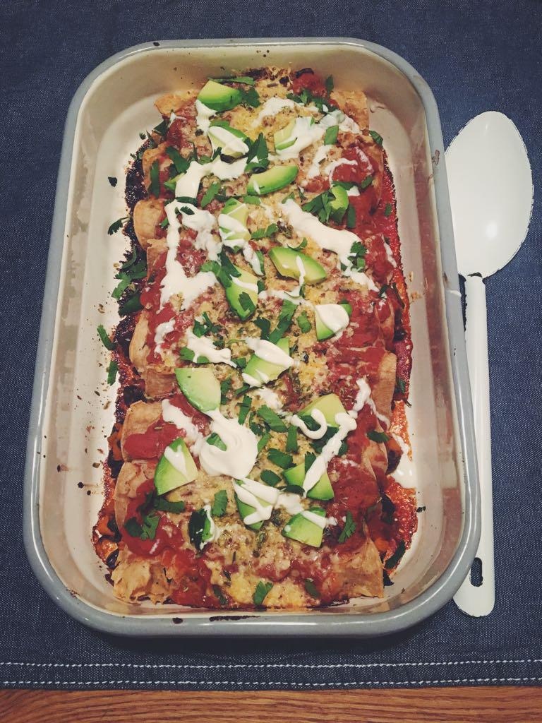 Vega-enchilada's met avocado en zure room | de Volkskrant