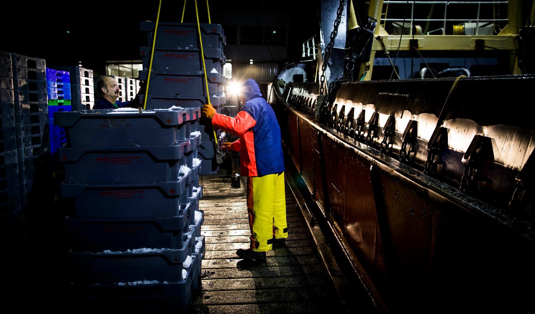 De slag op zee: waarom de Nederlandse vissers zo gehaat worden | de ...