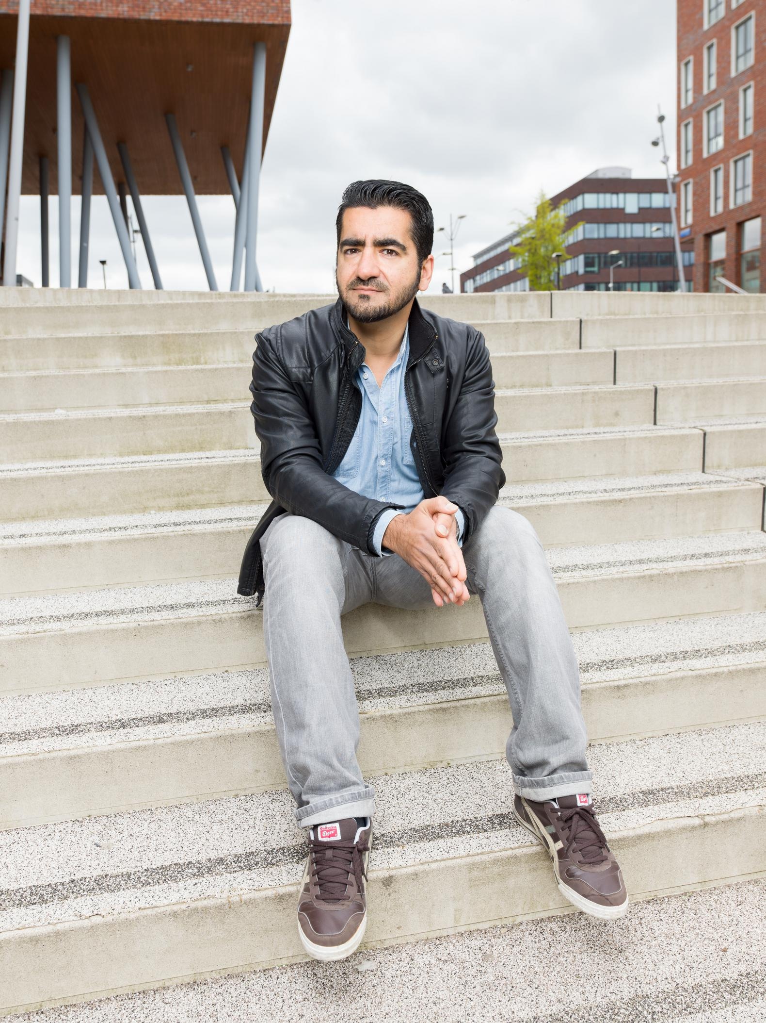 Wees onzichtbaar van schrijver Murat Isik 'verdient groter publiek' en krijgt dus de Nederlandse ...