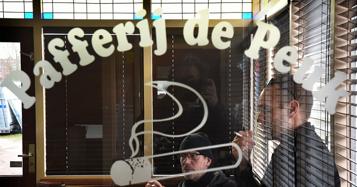Rookruimtes in de horeca moeten er definitief aan geloven: het einde is ...