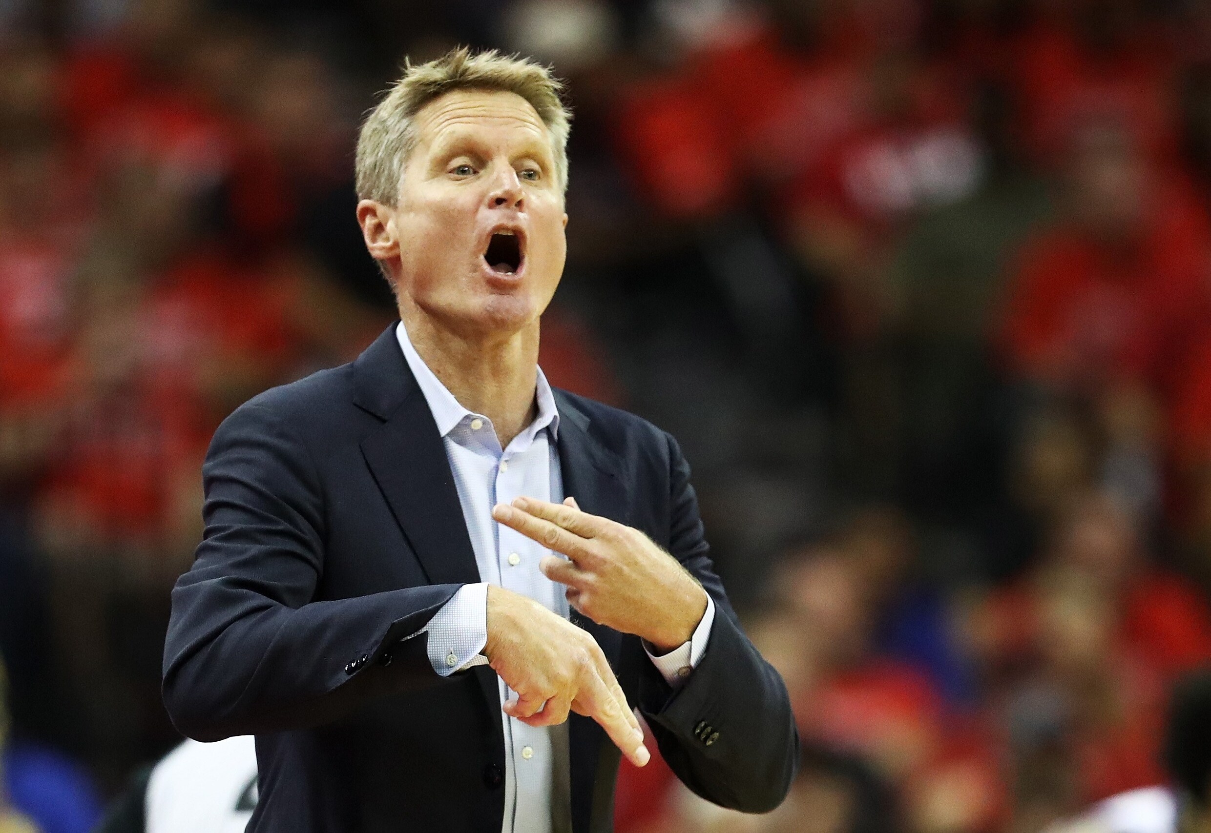 NBA-coach Steve Kerr blijft in en buiten het veld altijd authentiek ...